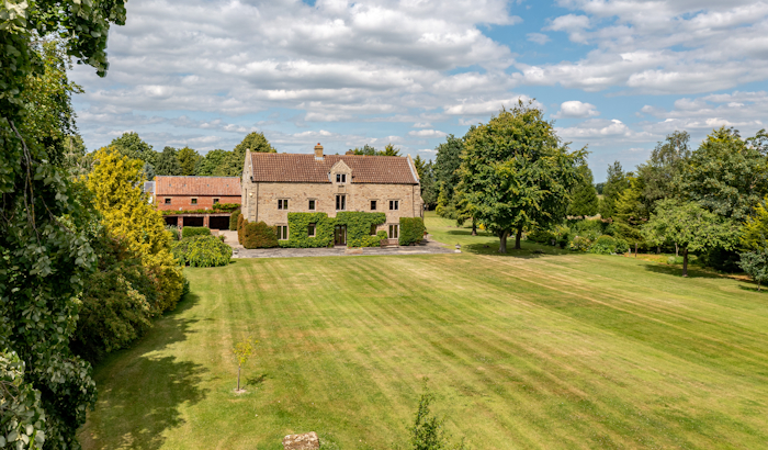 Manor house with own golf hole goes on market - Hambleton Today